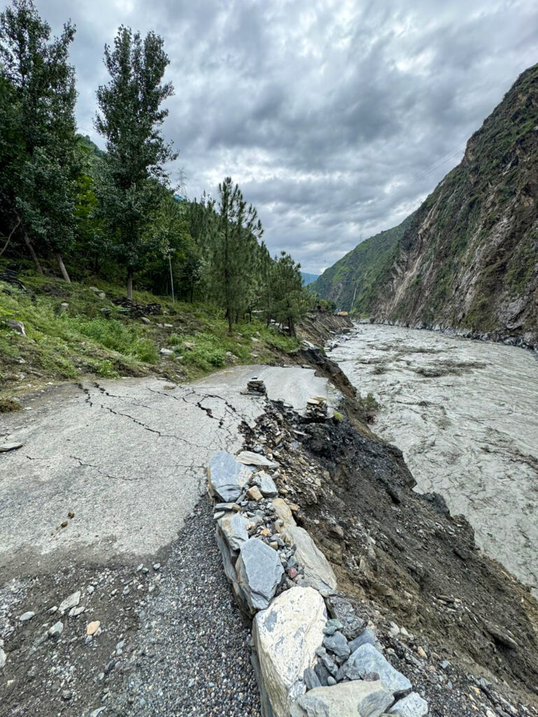 Six killed after landslide bury 2 houses in Himachal Pradesh; rescue op continues - Radio ...